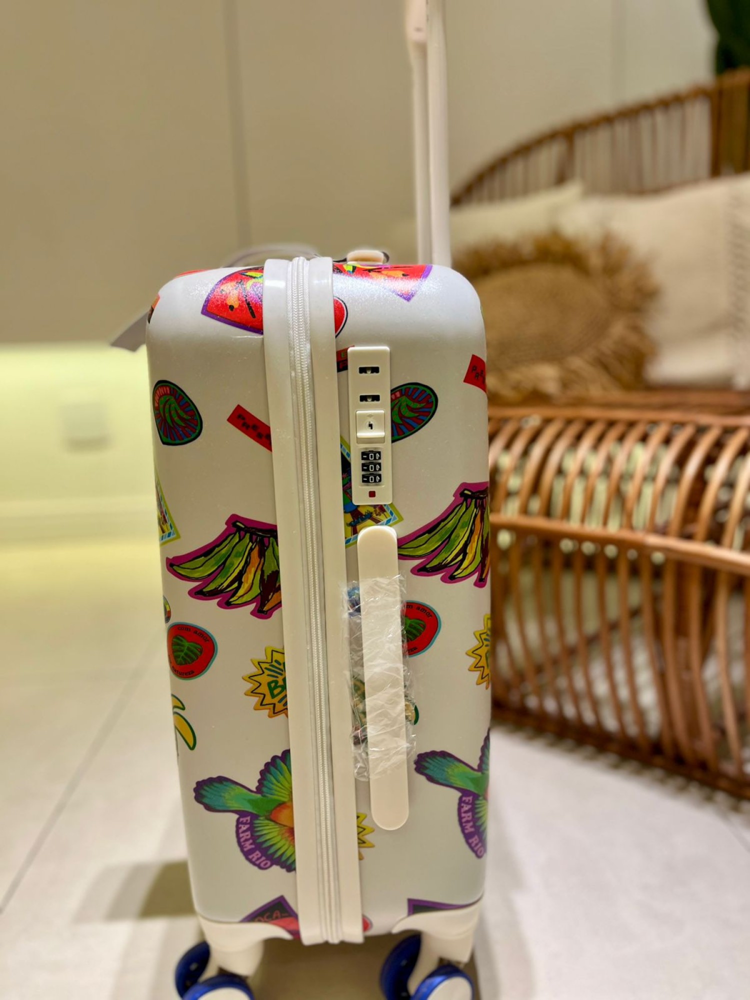 Mala Farm Me Leva Rígida P Patch Rio Off White - Informal Inn