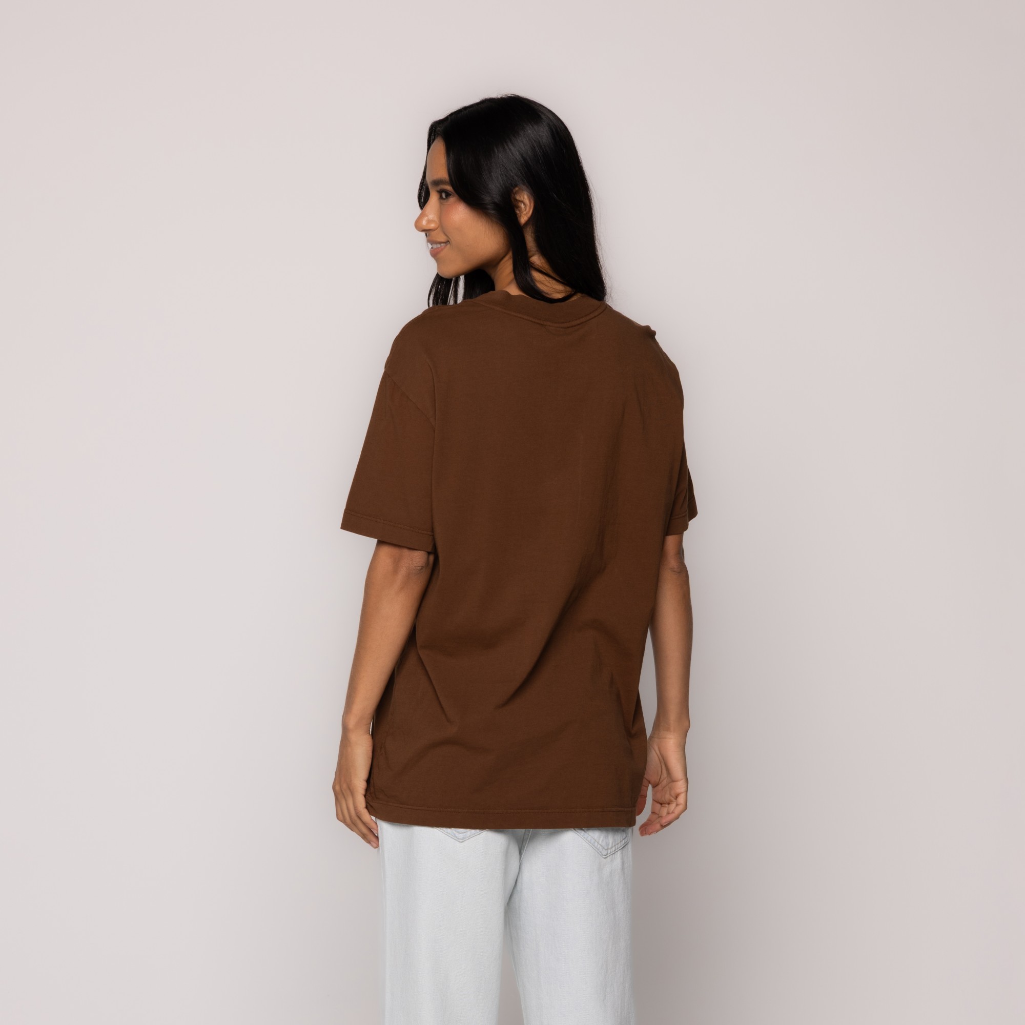 Tshirt Média Na Venida Marron - Informal Inn